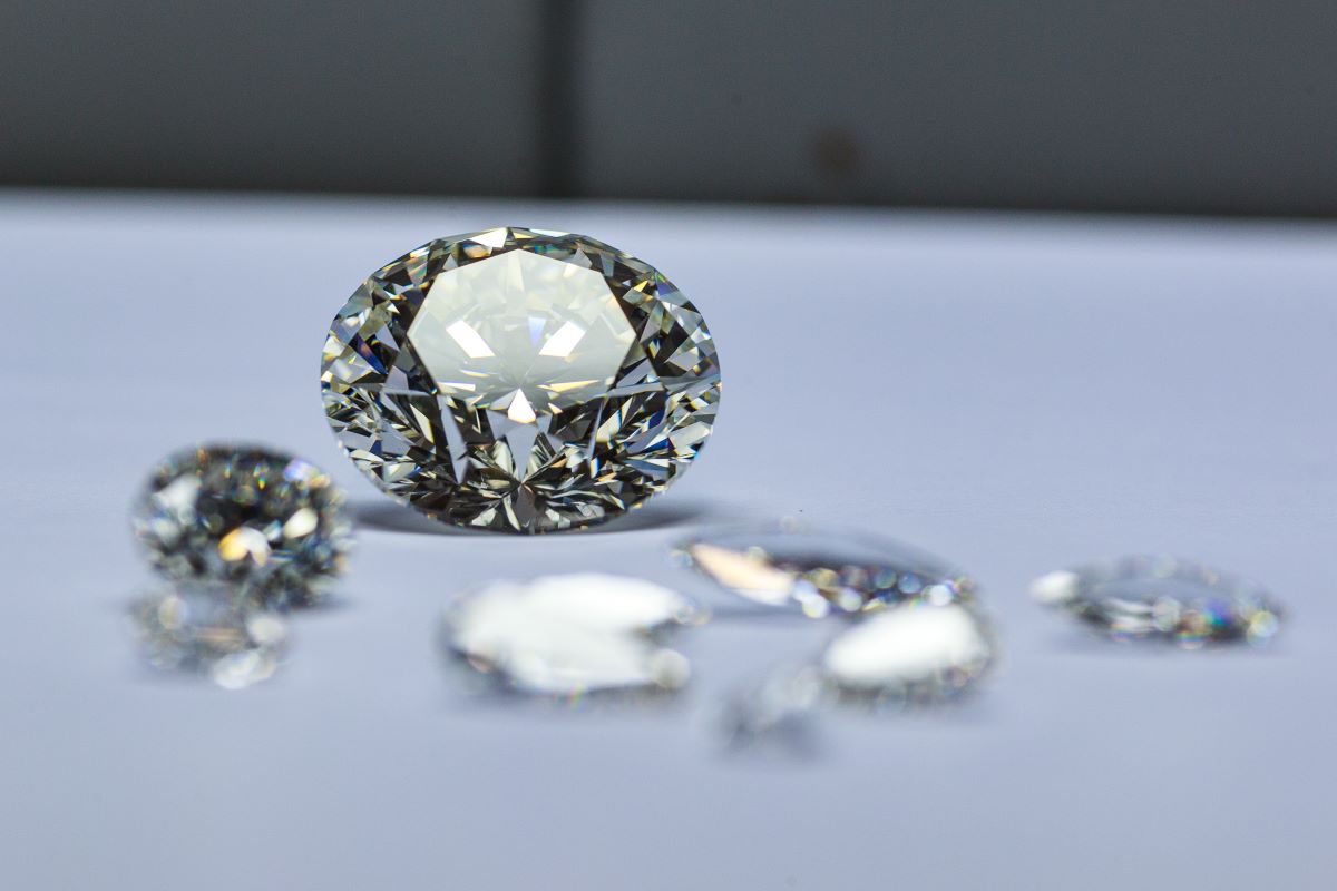 U.S. Employs ‘Self-Certification’ as Full Ban on Russian Diamonds ...